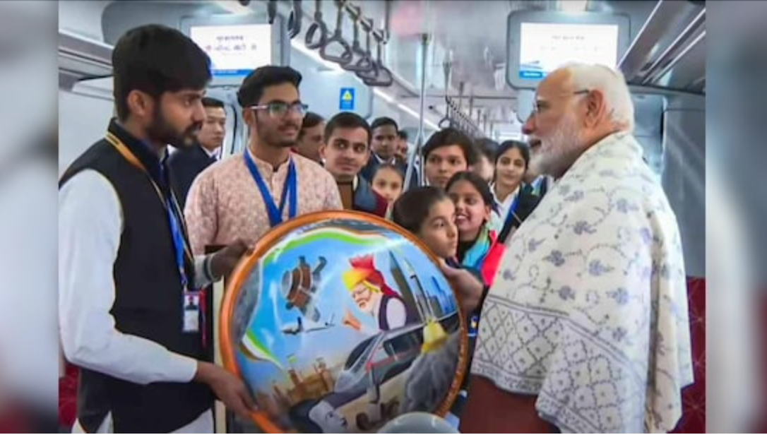 PM Modi Launches India's 1st Namo Bharat Train Between Delhi & Meerut ...