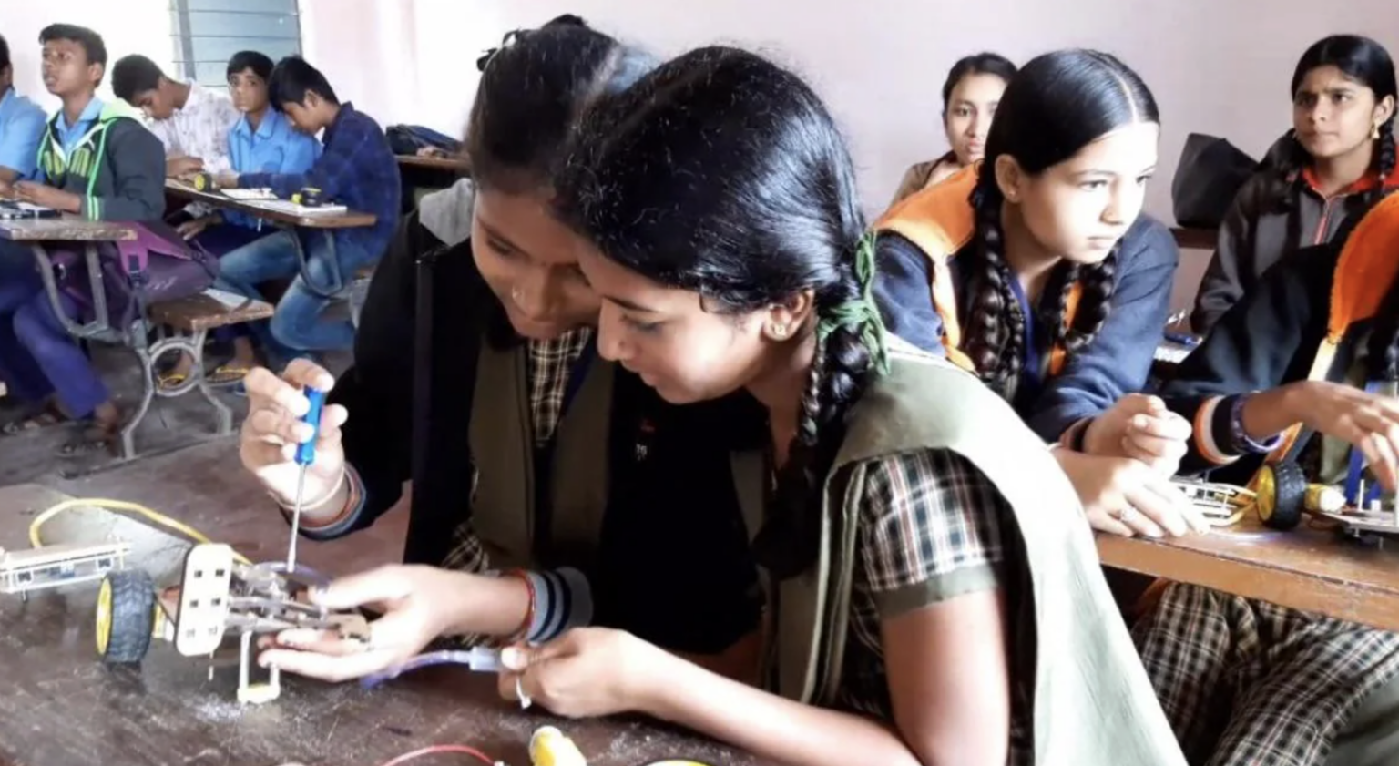 Tamil Nadu Launches AI, Robotics Courses In Govt Schools - Trak.in ...