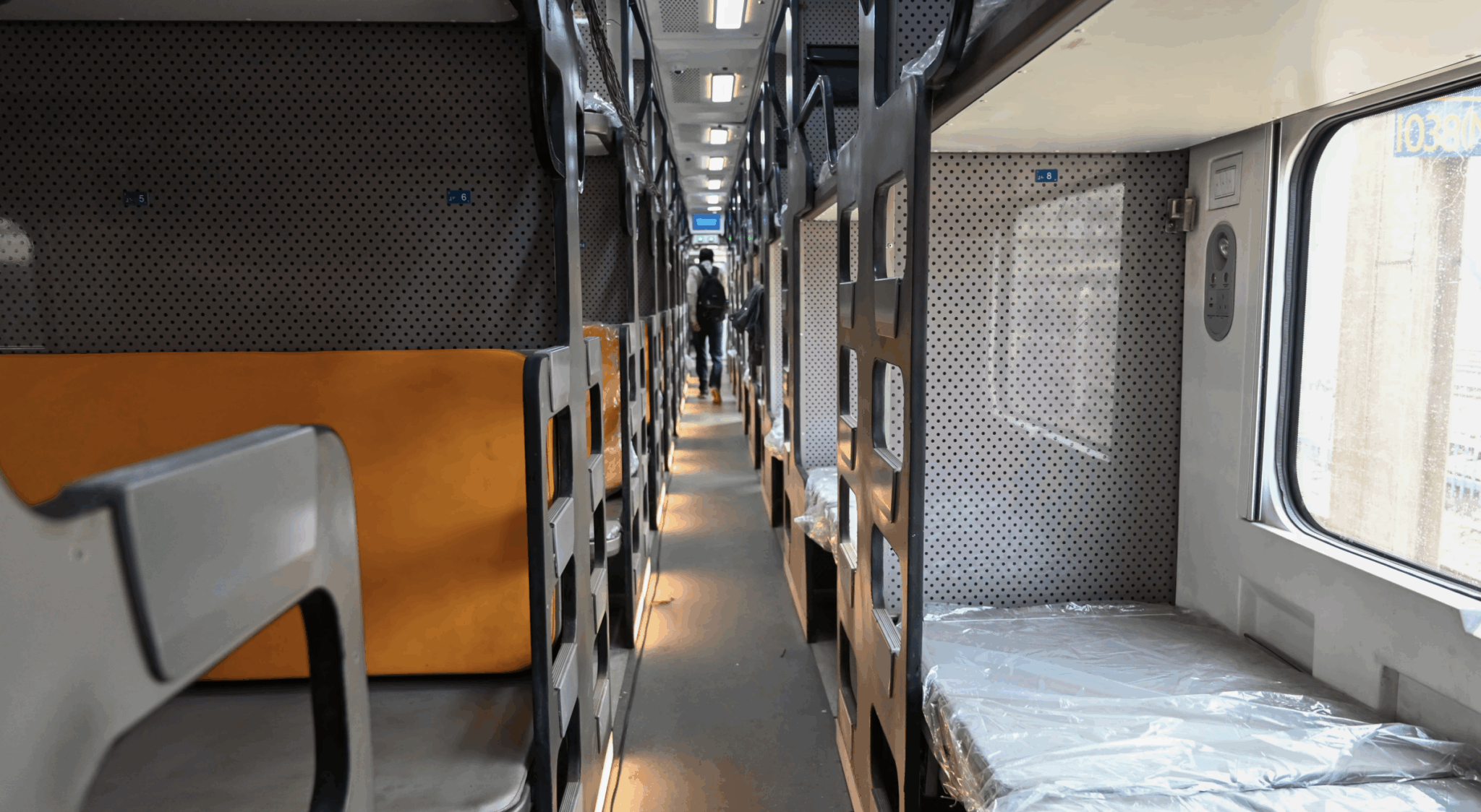 New 24-Coach Vande Bharat Sleeper To Have AC Pantry, 1224 Berths ...